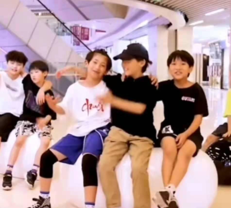Too outrageous!The average age of the boy group debut is 8 years old ...