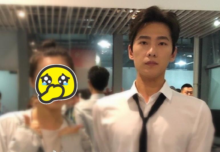 What does Yang Yang look like in real life?Appearing at the backstage ...