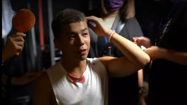 Head first!TVB star actor accidentally slipped and injured, insisted on ...