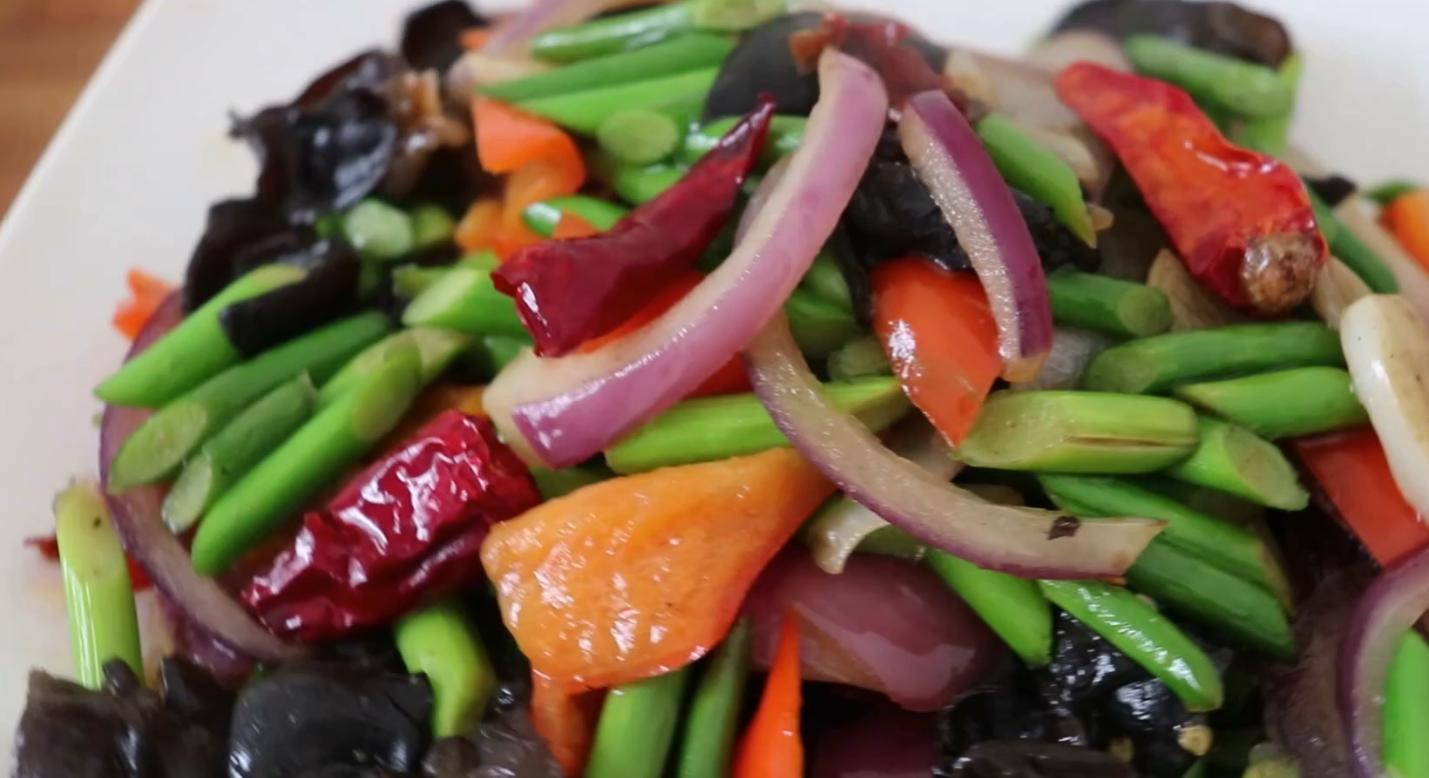 The chef teaches you how to eat fresh garlic moss, appetizer and meal ...