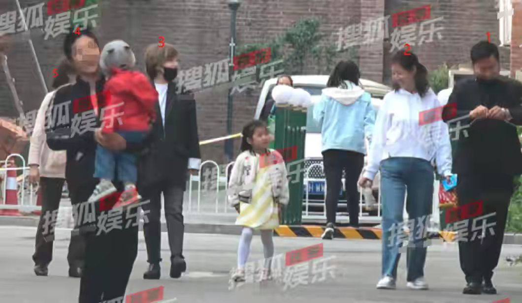 Zhang Ziyi's recent photos of Wang Feng's children are exposed!6-year ...