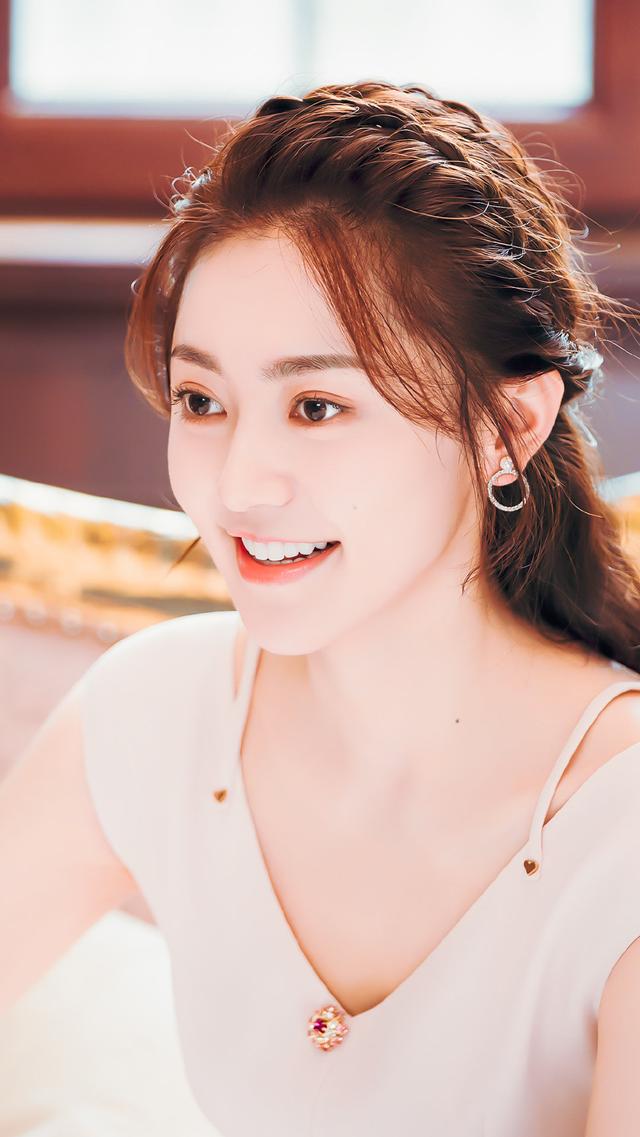 The two are both Sichuan princesses: Why do netizens prefer Chen Yuqi ...