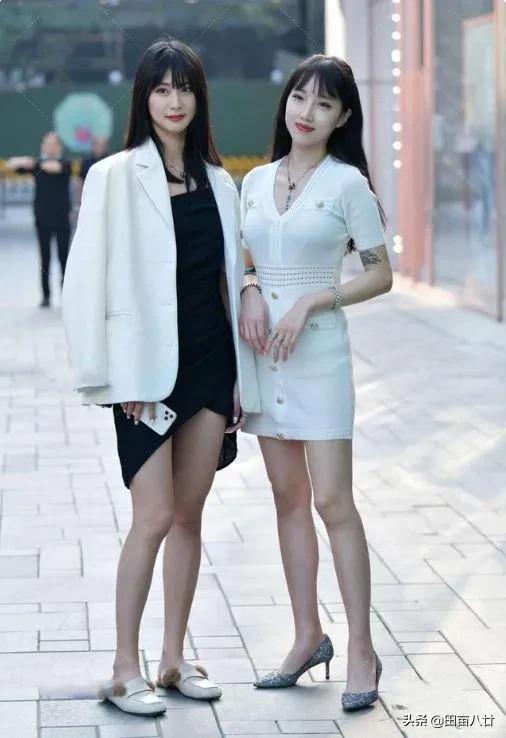 Elegant and generous white dresses show a unique sense of fashion. Who ...