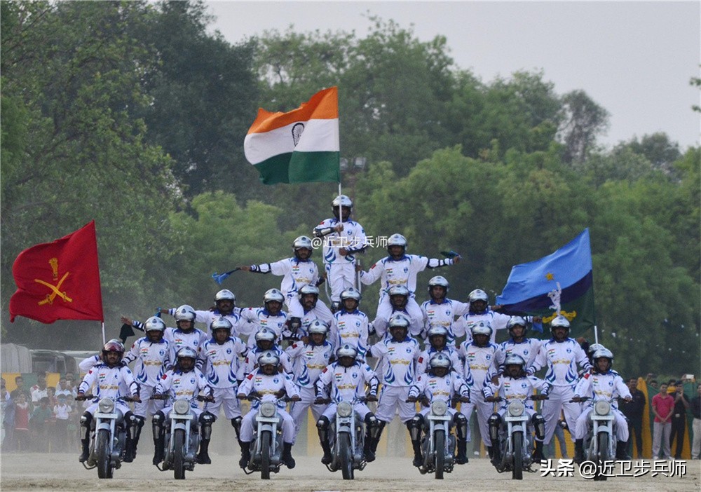 Interesting talk about Indian military parade motorcycles: record ...
