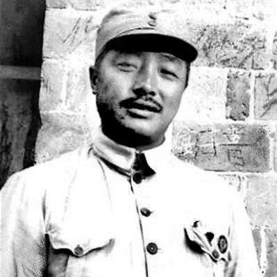 When the fighter plane appeared, the regimental commander Zhou Renjie ...