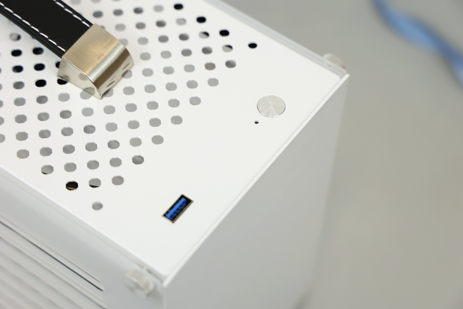 Put the case in the backpack!Overclocking three hummingbird i100 ITX ...