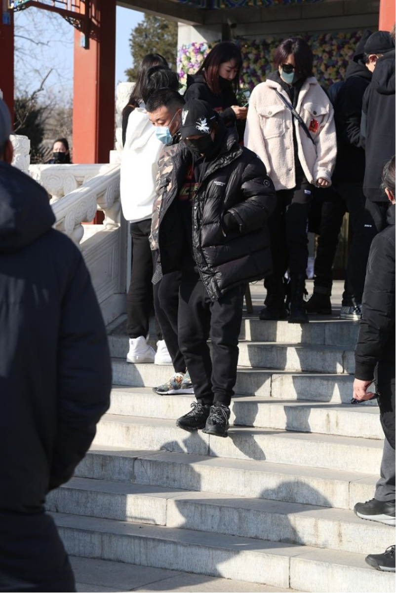 Zhao Yingjun's memorial service: Liu Yan's eyes are swollen from crying ...