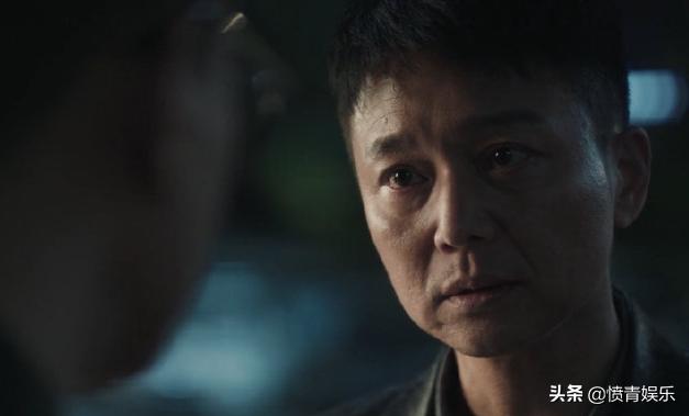 At the beginning of "sweeping black", Sun Honglei and Liu Yijun ...
