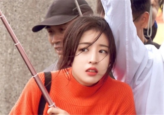 Obviously it is a standard Yujie face, but she is a vigorous girl in life, Xiaohua Zhou Yutong's ...