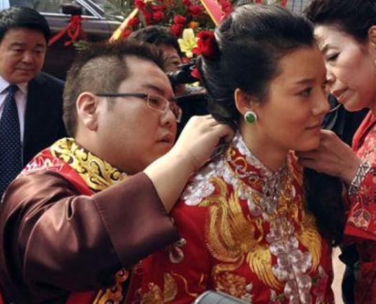 39-year-old Che Xiao dances on the grassland!Scared to the side, the ...