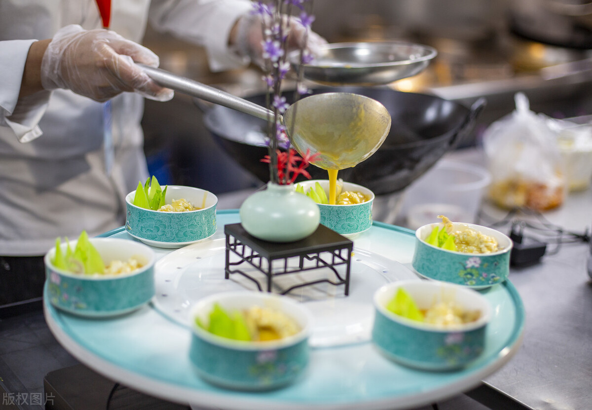 Do you dare to eat puffer fish naked?Before moving the chopsticks, my ...