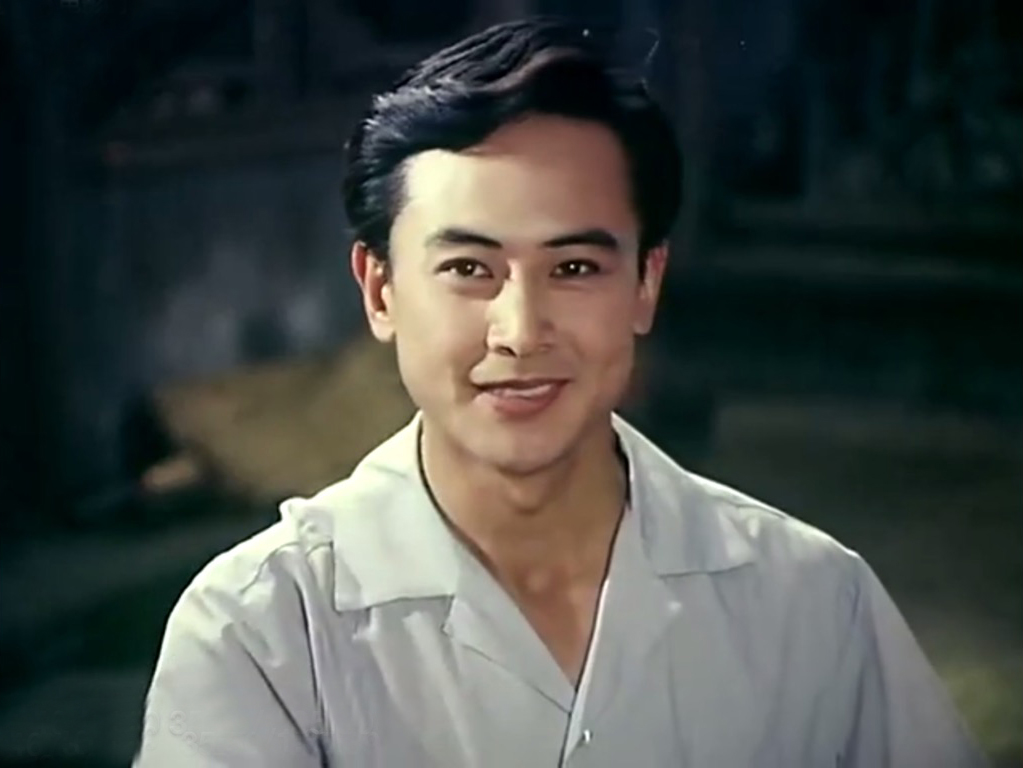 In the past eight first plants, the performance of Lei Feng was red, and the female workers did ...