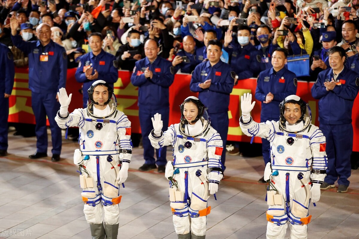 Shenzhou 13 launched to conquer the sea of stars - iNEWS