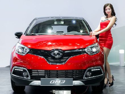 The beautiful model is youthful and beautiful, 36E with perfect body ...