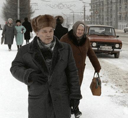 King of the Gun King Kalashnikov shows his young work photos - iNEWS