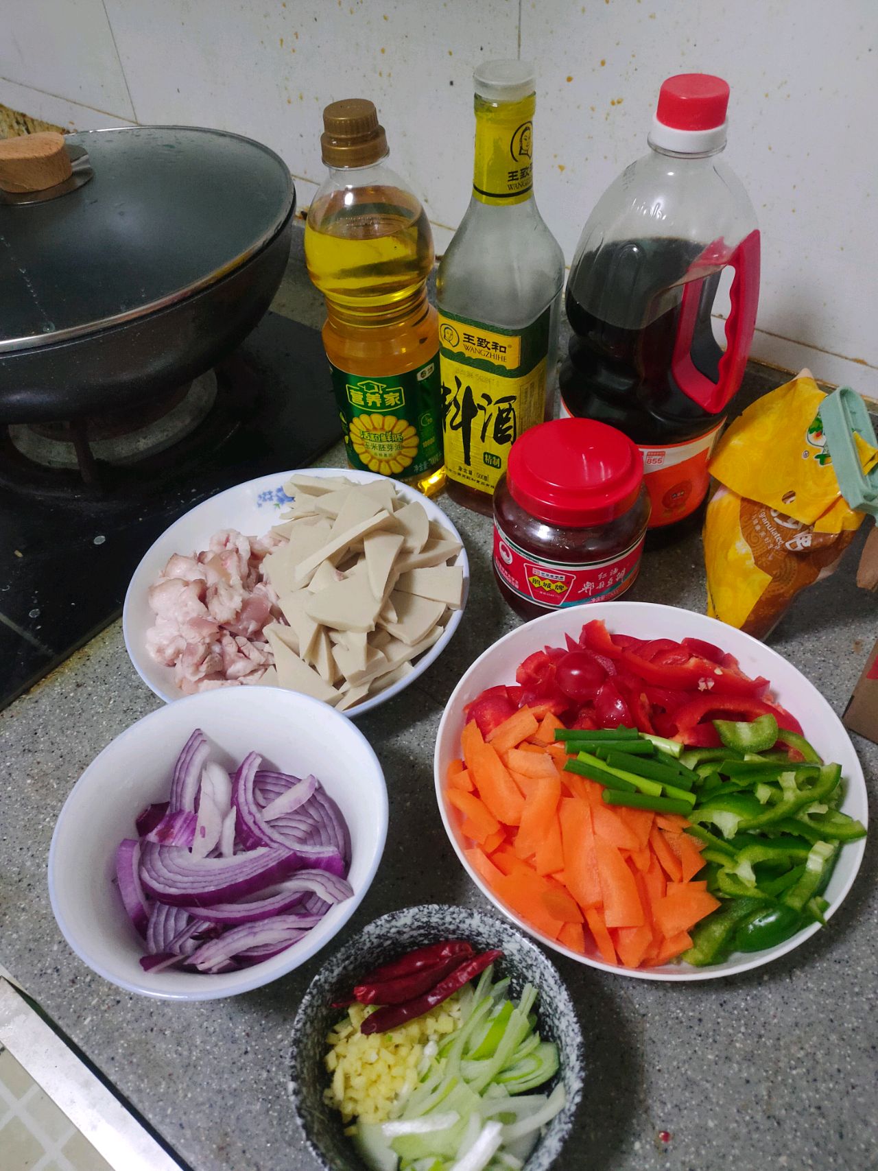 Appetizing small stir-fry: dry pot Chiba tofu, spicy and salty, soft ...