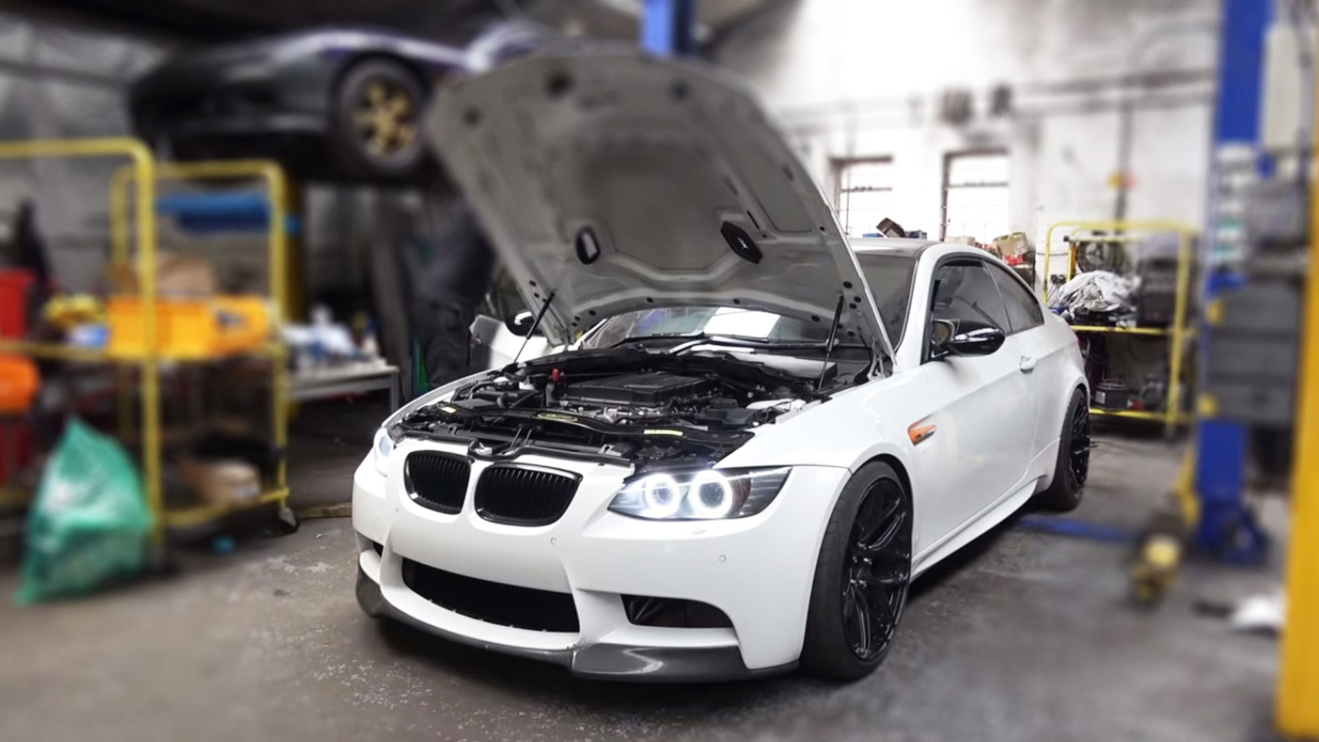 Hellcat V8 is installed in Prius!The 11 craziest engine transplants - iNEWS