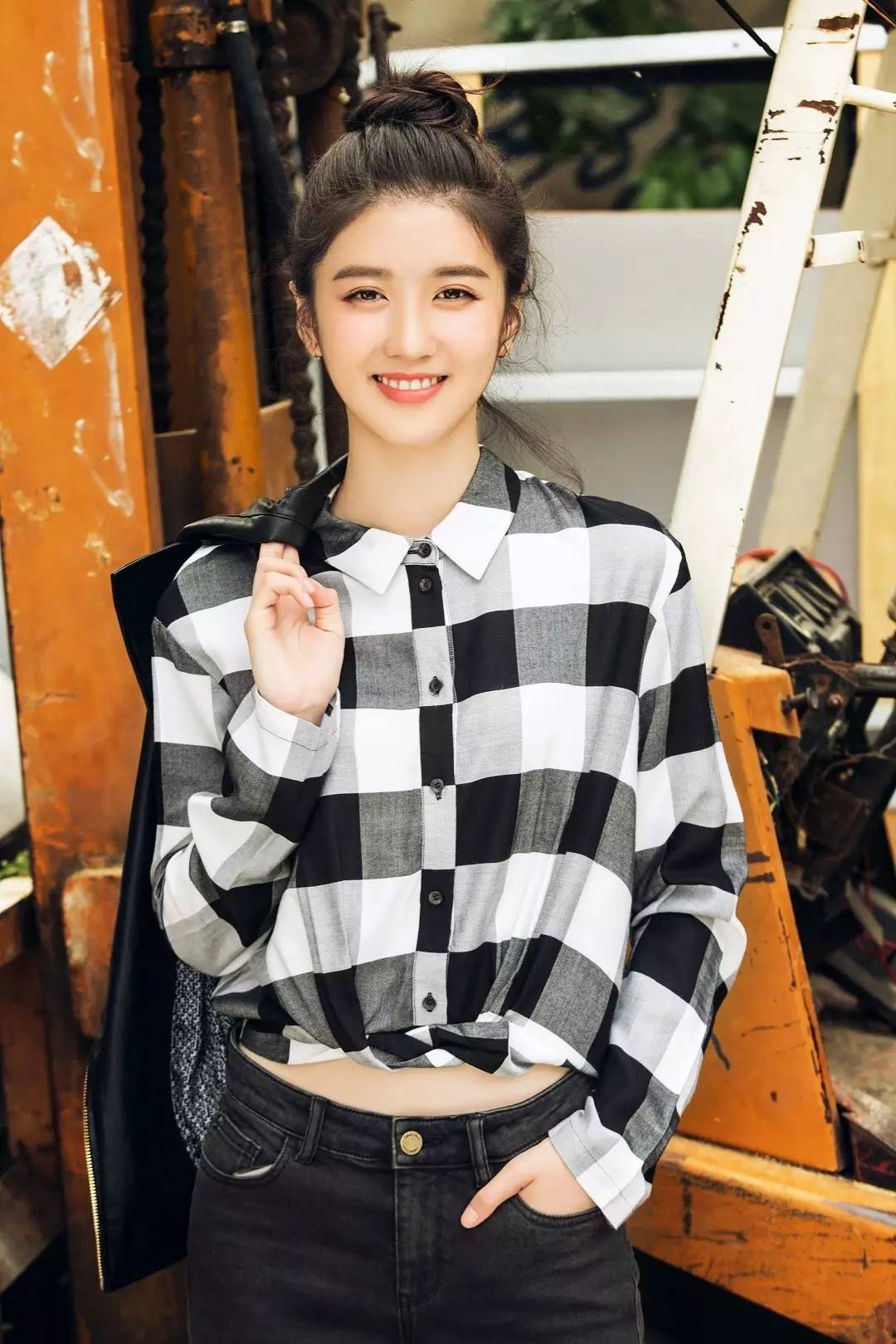 Like a flower like a jade, the young and beautiful Li Kaixin - iNEWS