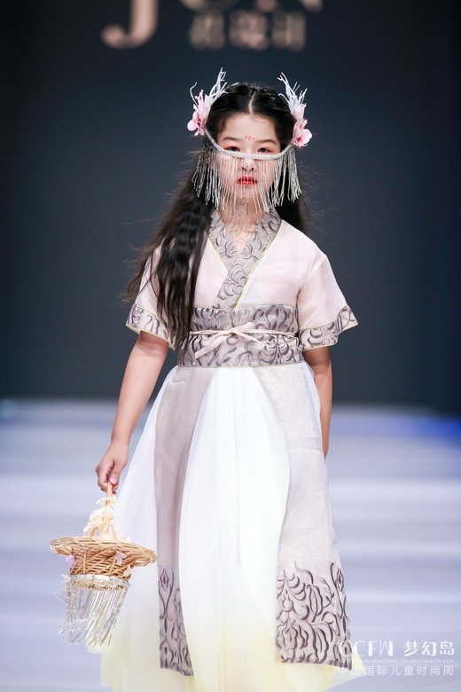 Blooming Flowers • Shocking from JUN Design 2021 Comes with Beauty - iNEWS