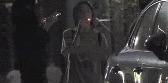 Faye Wong's daughter Dou Jingtong was filmed smoking on the street ...