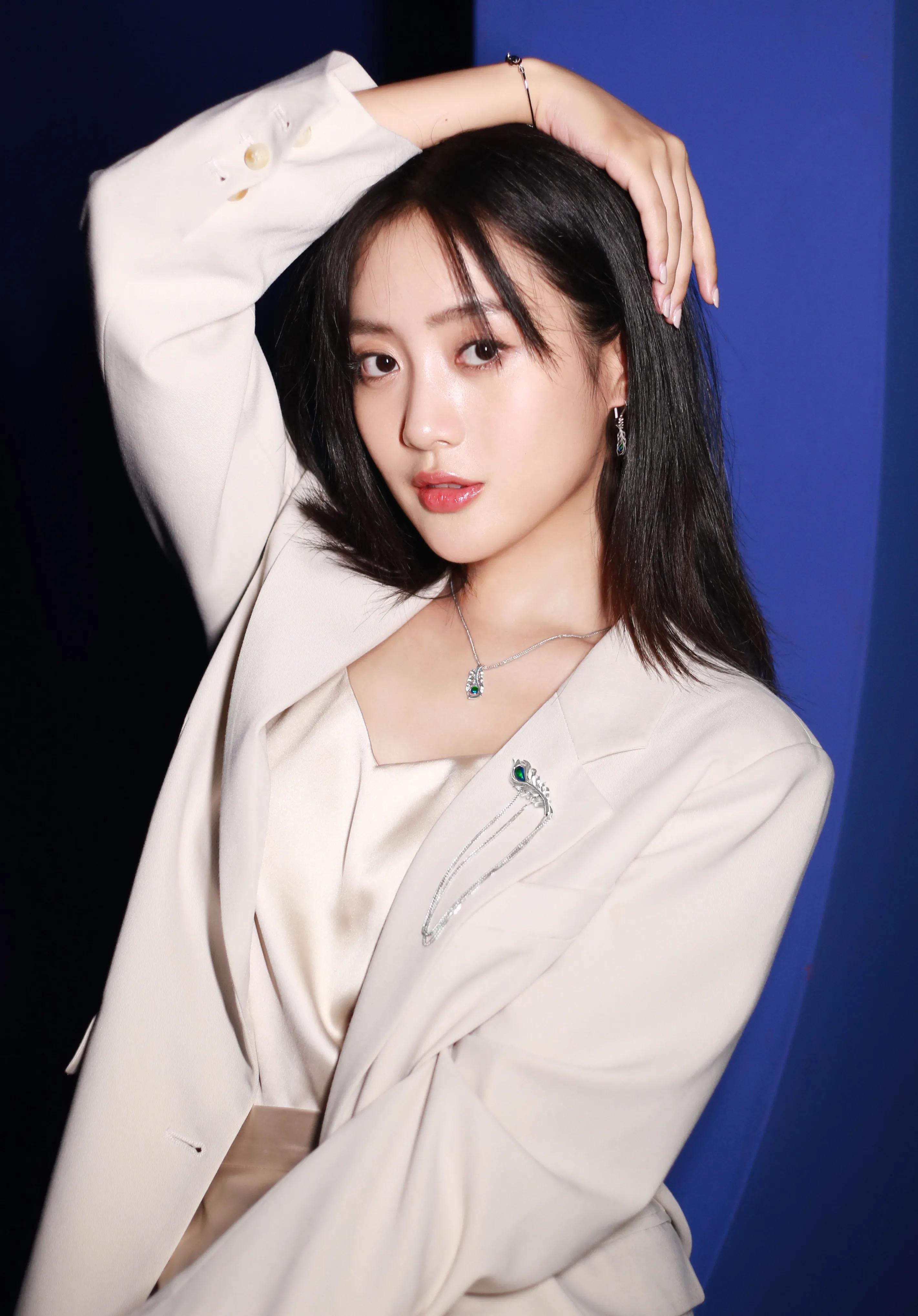 "Gege" Wang Ziwei after the Ninth Five-Year Plan - iNEWS