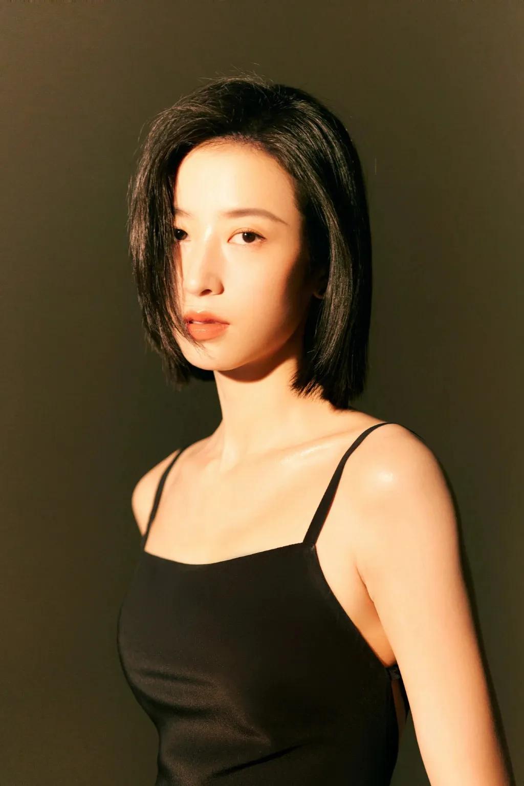 Zhou Yutong sexy photo - iNEWS