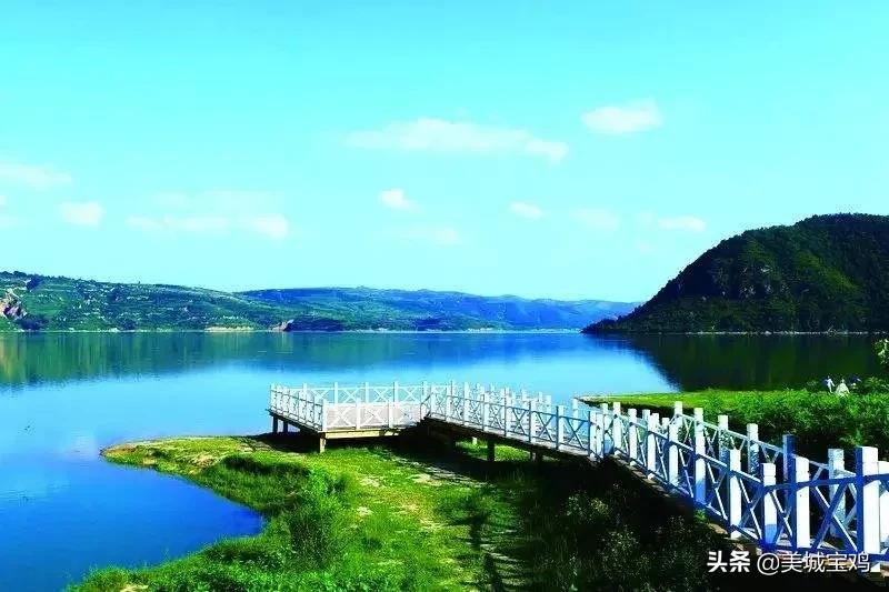 Looking at the ten famous reservoirs in Baoji City on the satellite map ...