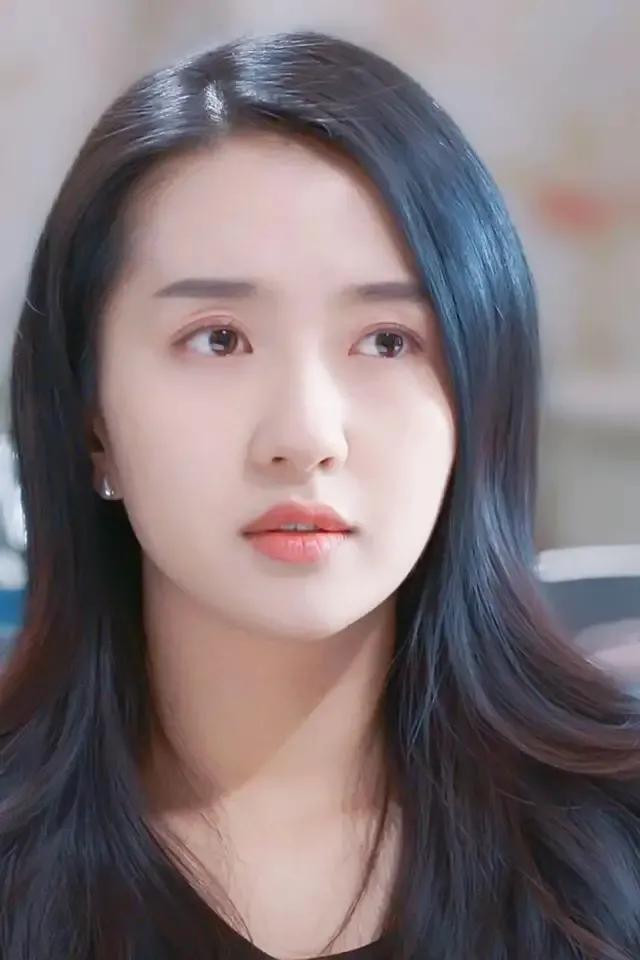 The charming Xu Lingyue - iNEWS