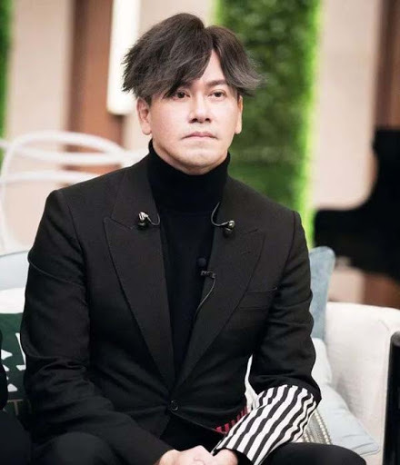 long time no see!The 48-year-old famous singer Lee Shengjie disappeared ...