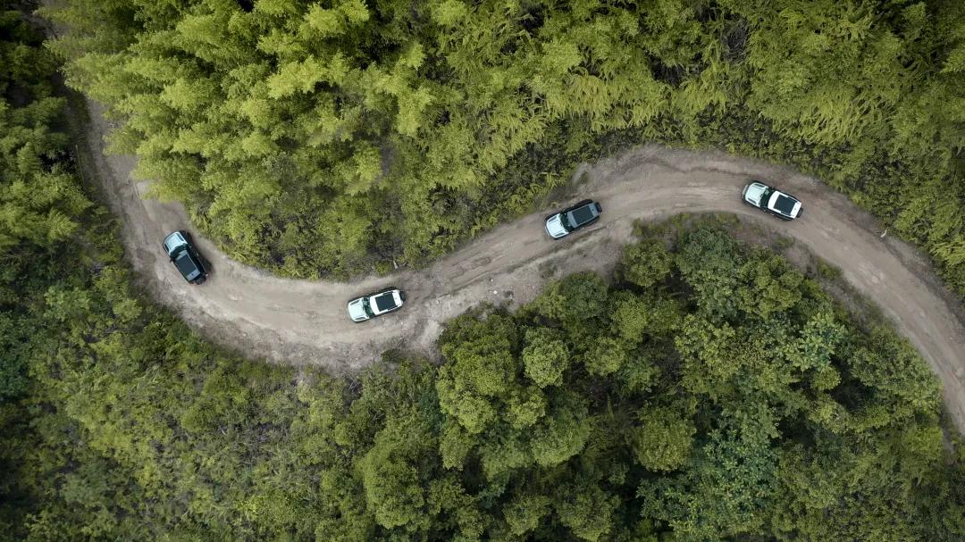 Proudly new Land Rover Defender 90 Forest Adventure Tour - iNEWS