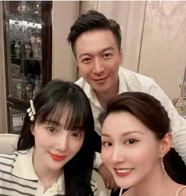 Li Xiaolu took a family portrait, and her daughter Tianxin smiled and ...