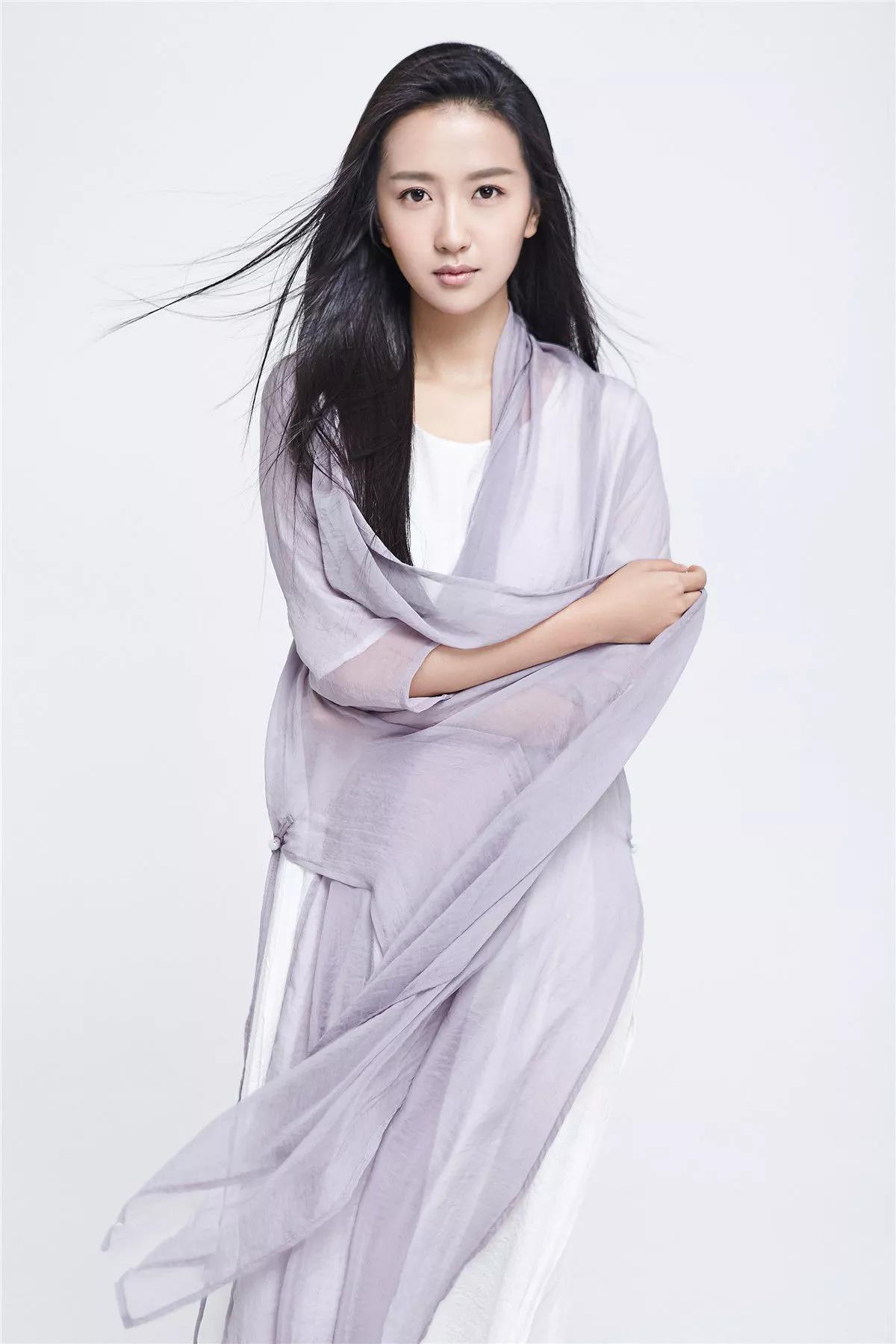 The charming Xu Lingyue - iNEWS
