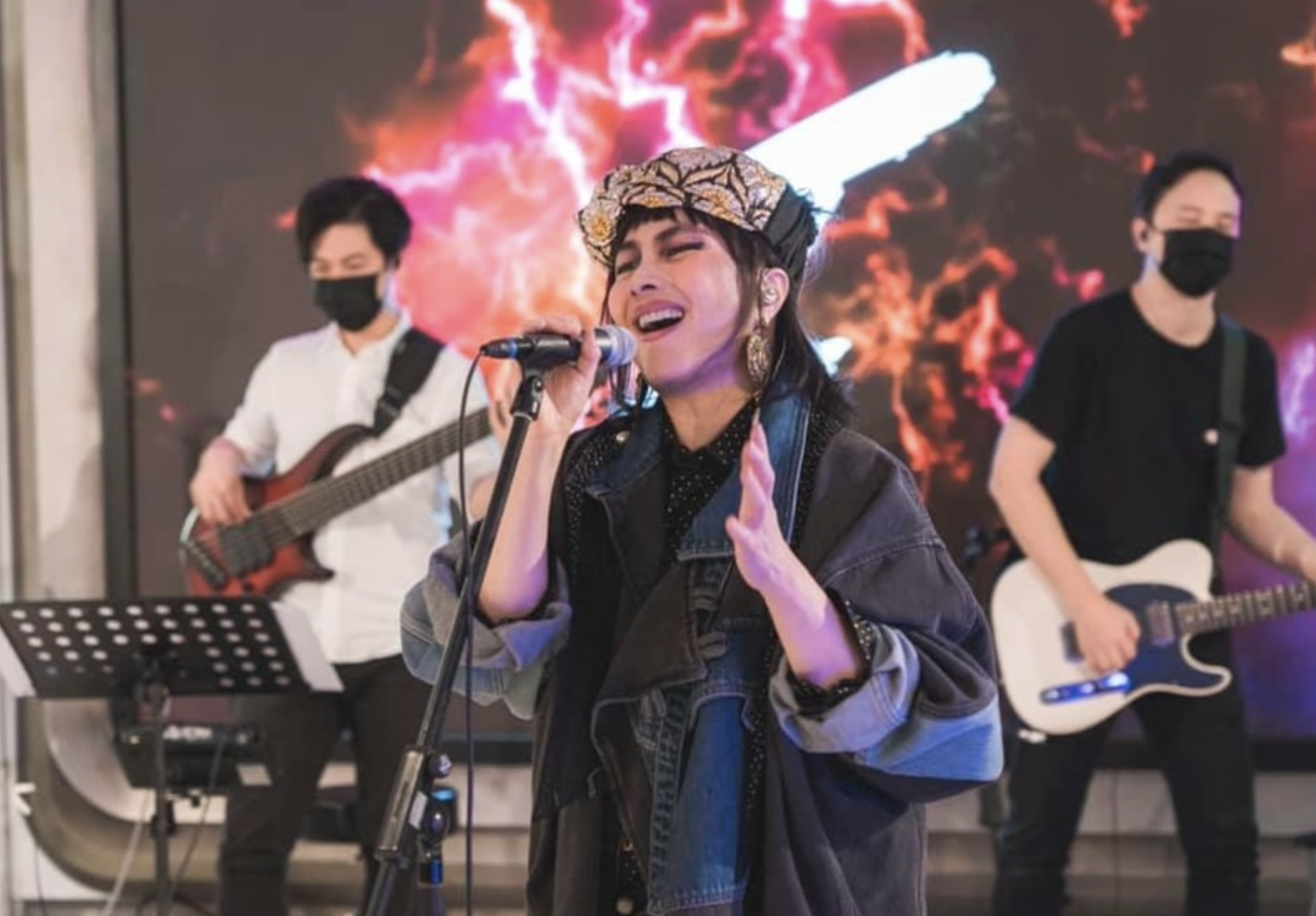 He Chaoyi shared her life insights on the show, thanked her husband for ...