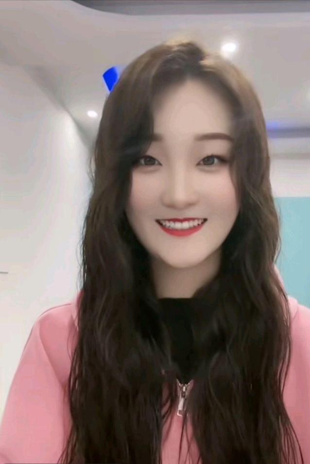 Chen Yanan changed his hair and got big waves, saying that he would ...