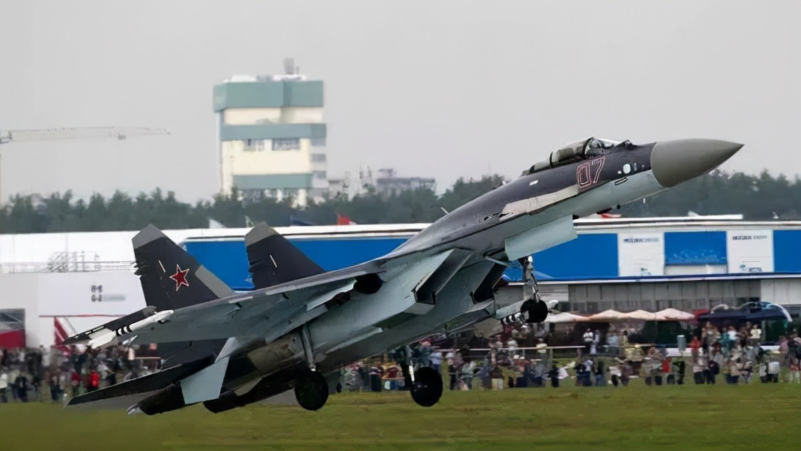 Relying on the excellent performance of the engine, the Su-35 fighter ...