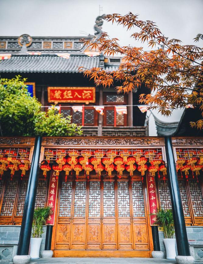 The temples in Wuxi were built in the Taiqing period of Emperor Wu of ...