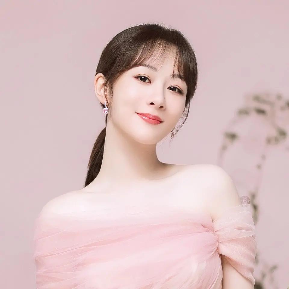 Yang Zi's pink and black dresses show the beauty of maturity - iNEWS