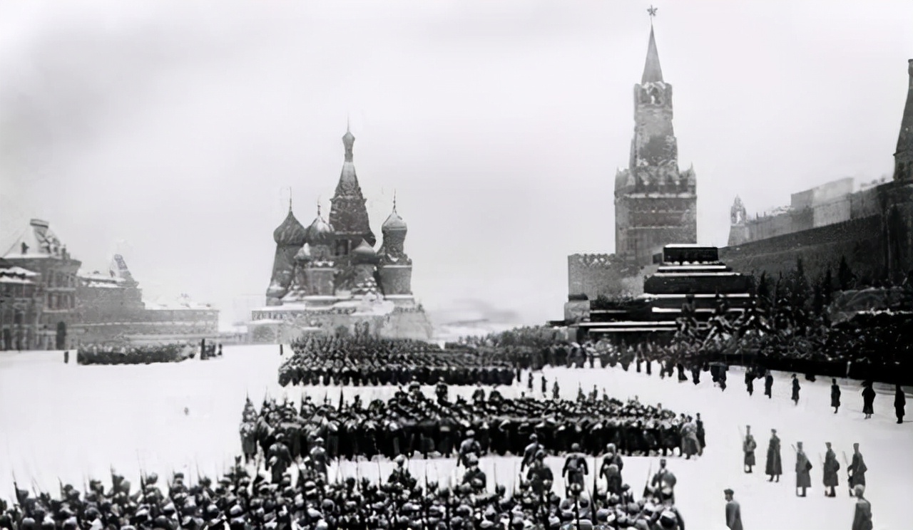 In 1941, two tanks on the Red Square parade in Moscow suddenly turned ...
