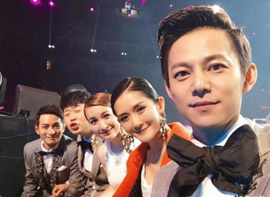 Zhang Jie Xie Na watched the drama intimately, accompanied by He Jiong ...