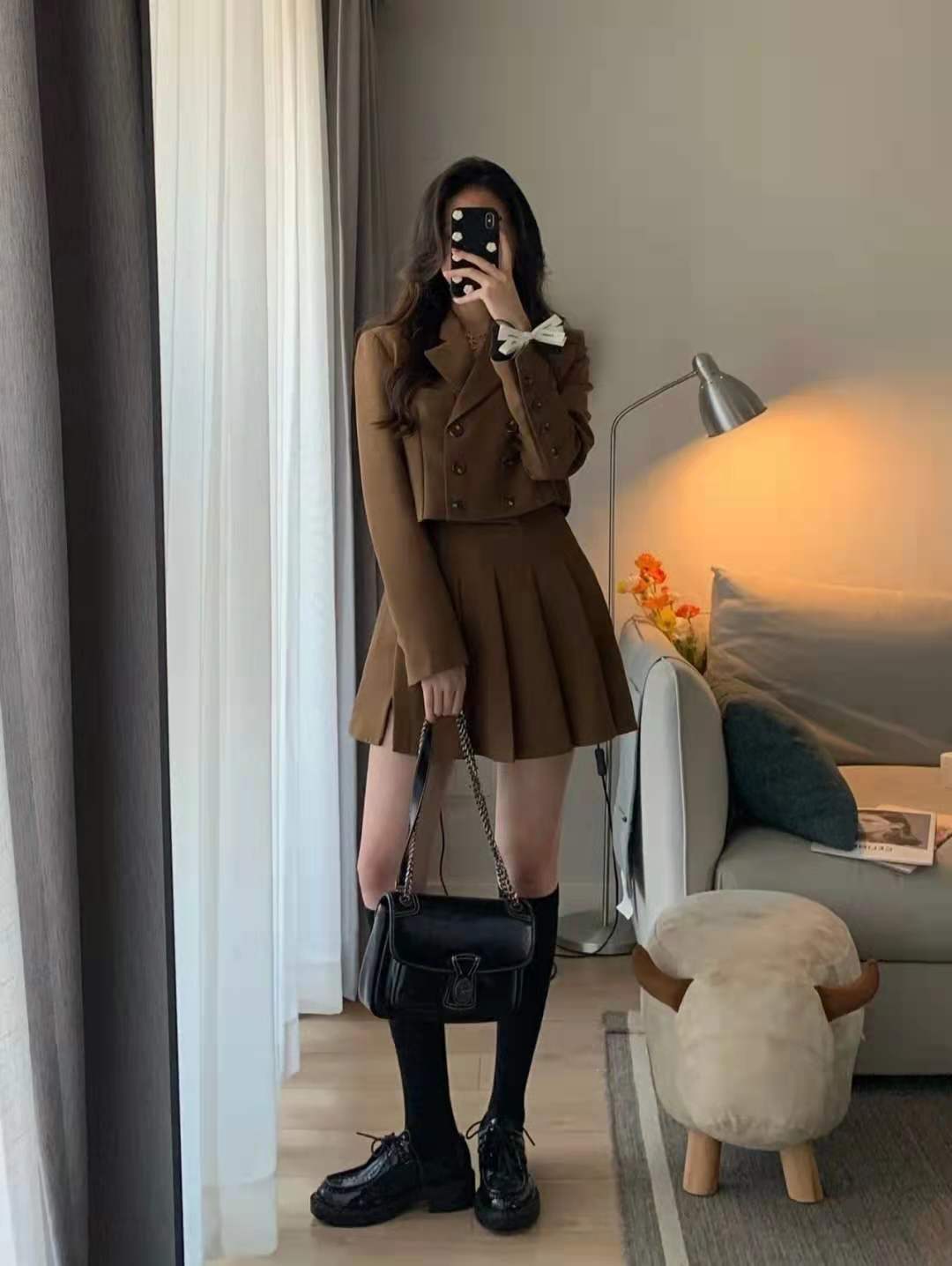 What color coat looks good with a coffee color skirt - iNEWS