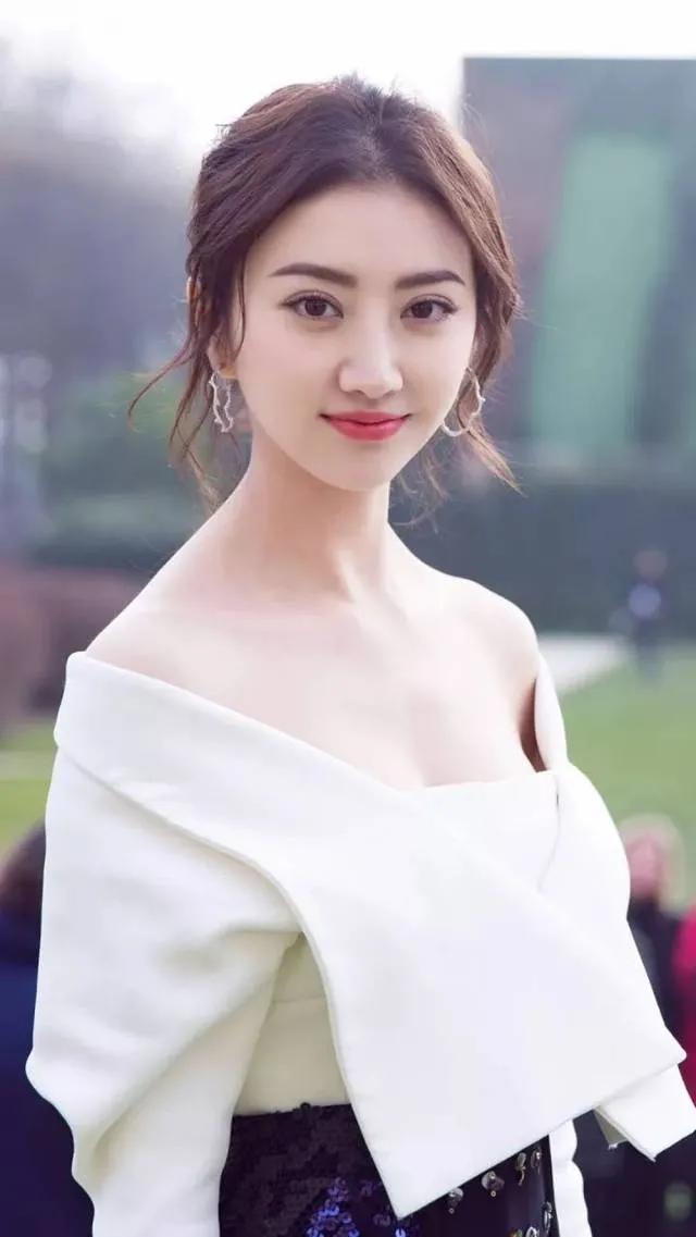 Embarrassing!Although Jing Tian is beautiful, "Hong Kong style fashion ...