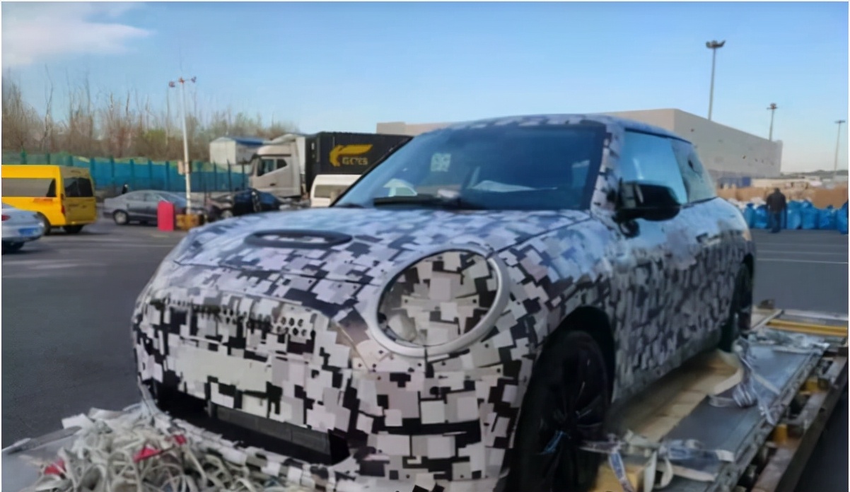 Continuing the small and cute design style of MINI, spy photos of ...