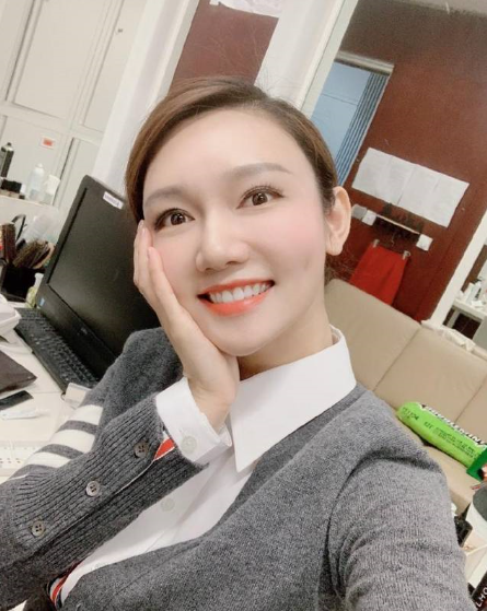 CCTV host Long Yang, known as Dong Qing's successor, is a beautiful and ...