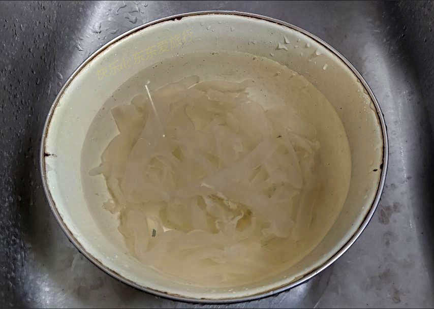 The daughter's jellyfish salad is hot and sour, refreshing and ...