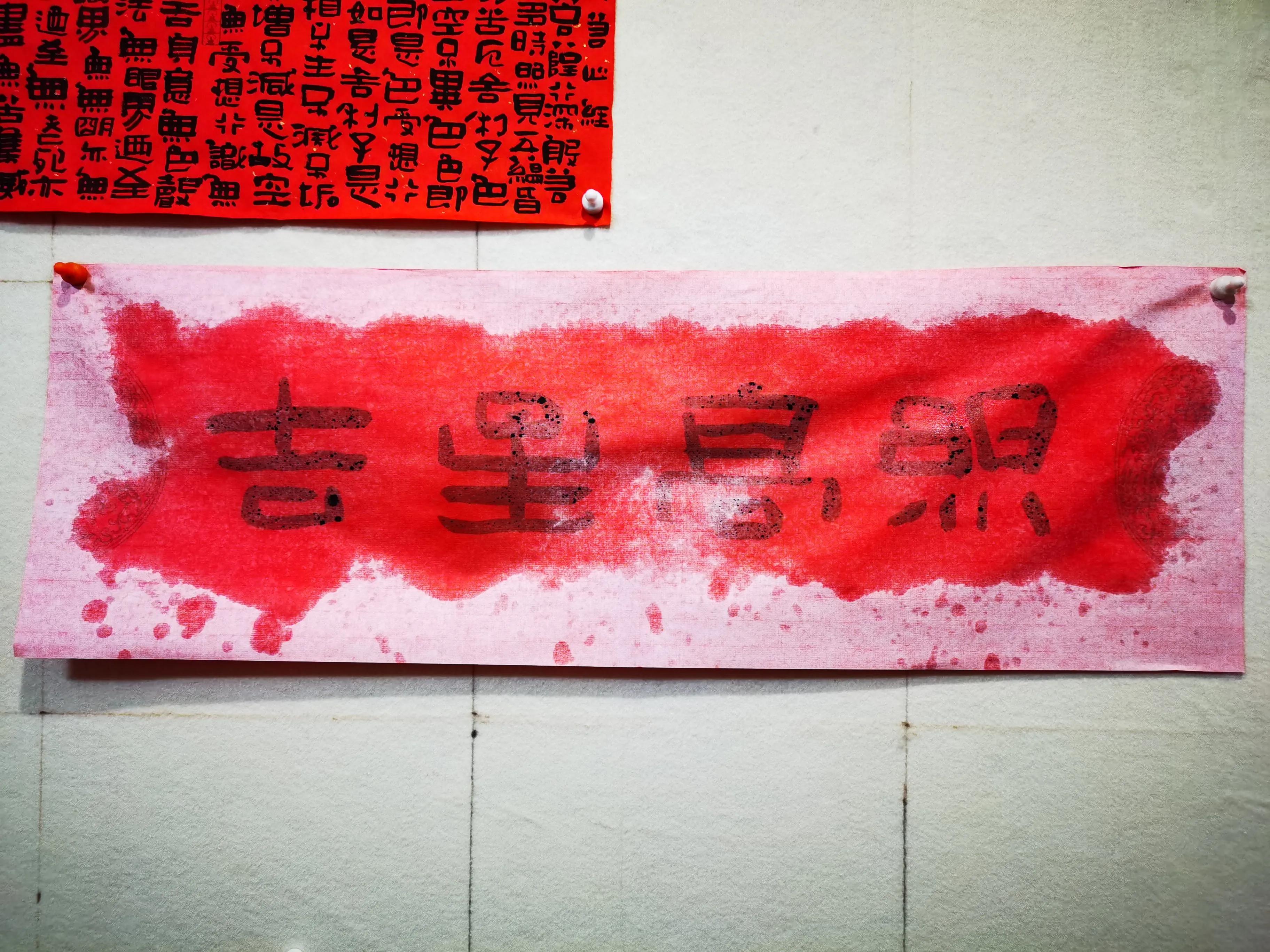 Using this method to paste Spring Festival couplets is simple ...