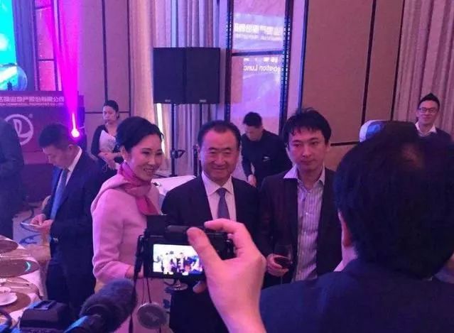 Wang Jianlin's transfer of 30 million shares to his wife may have ...