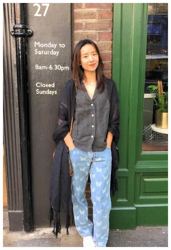 Dong Jie has a thin body with a sunken belly and bulging veins on her ...