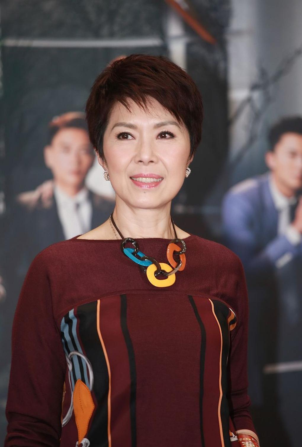 Guan Juying showed up for a gathering with close friends of the same ...