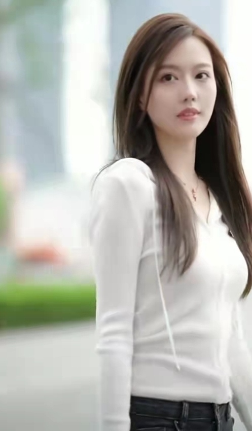 The most beautiful modern street shot Liu Qin - iNEWS