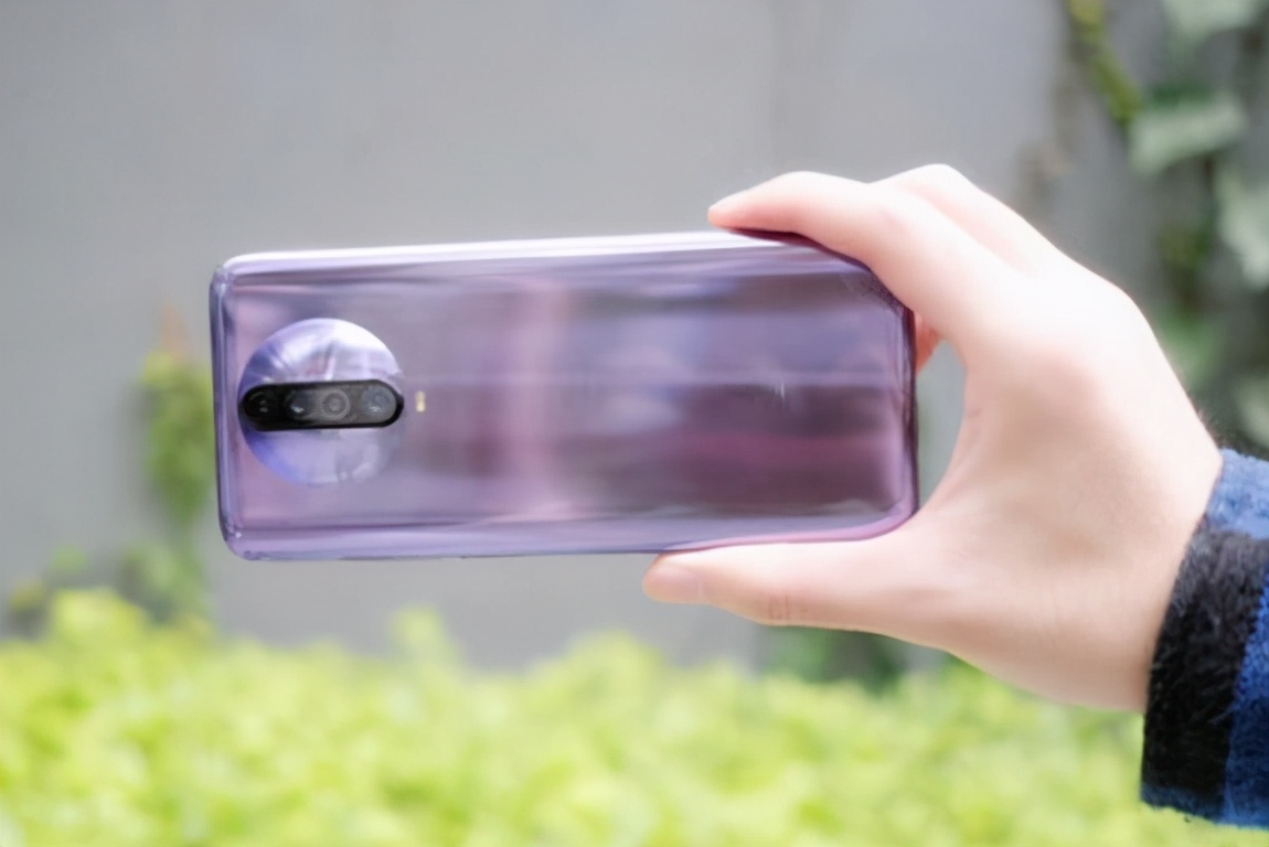 Three mobile phones worth buying, positioned at the 2000 price range ...